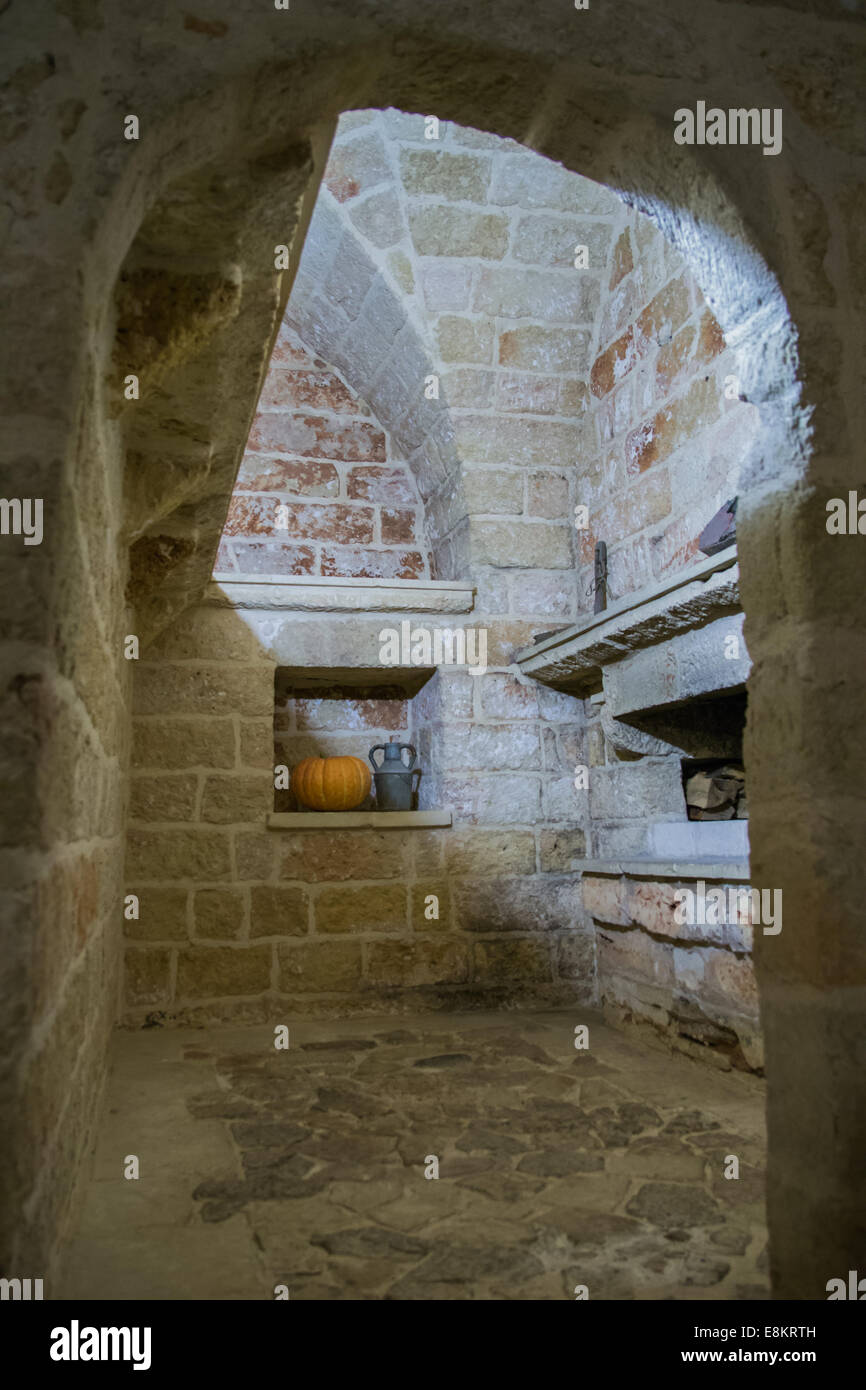 old italian stone room Stock Photo - Alamy