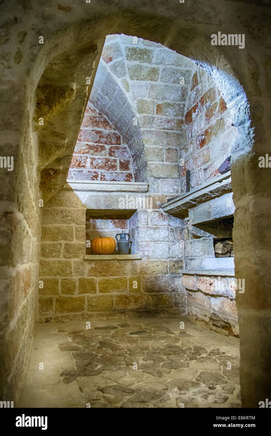 old italian stone room Stock Photo - Alamy