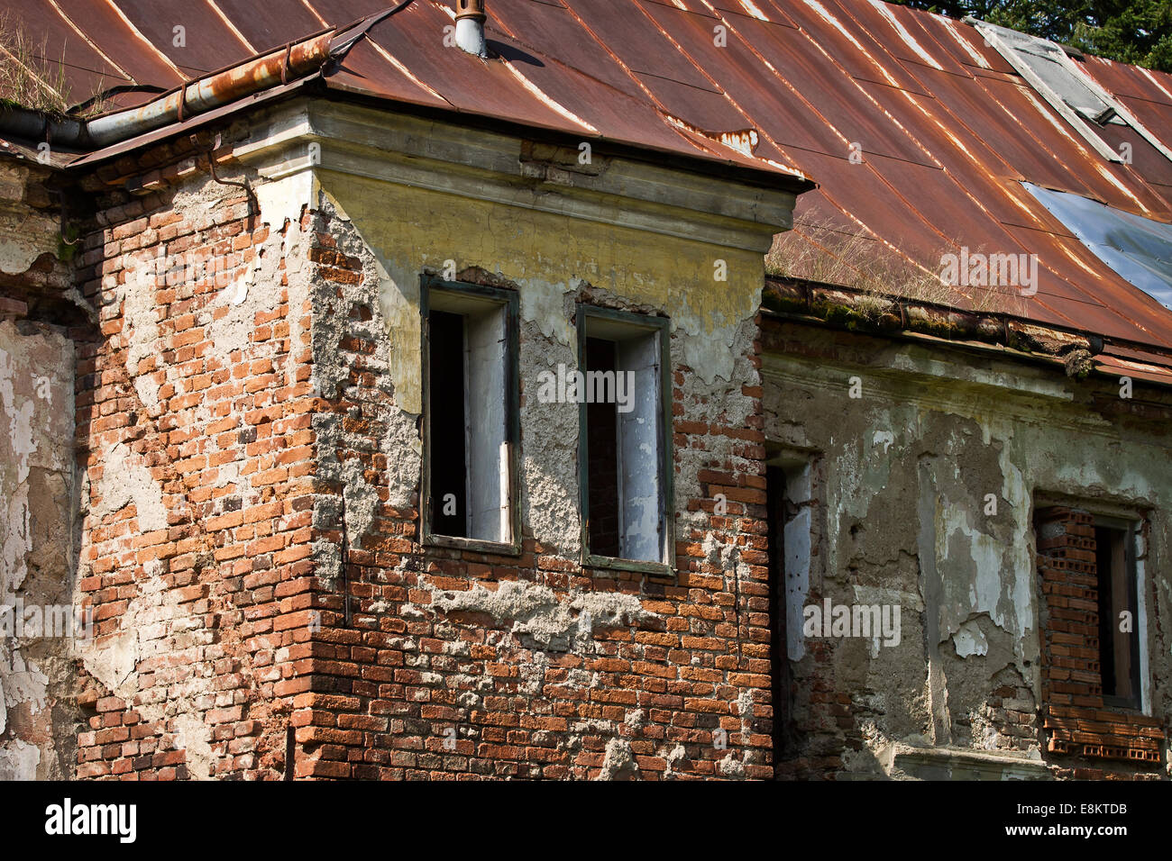 Ruins of an old house Stock Photo - Alamy