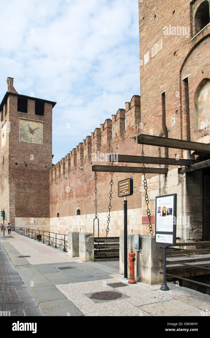 entrance of old castle verona Stock Photo - Alamy