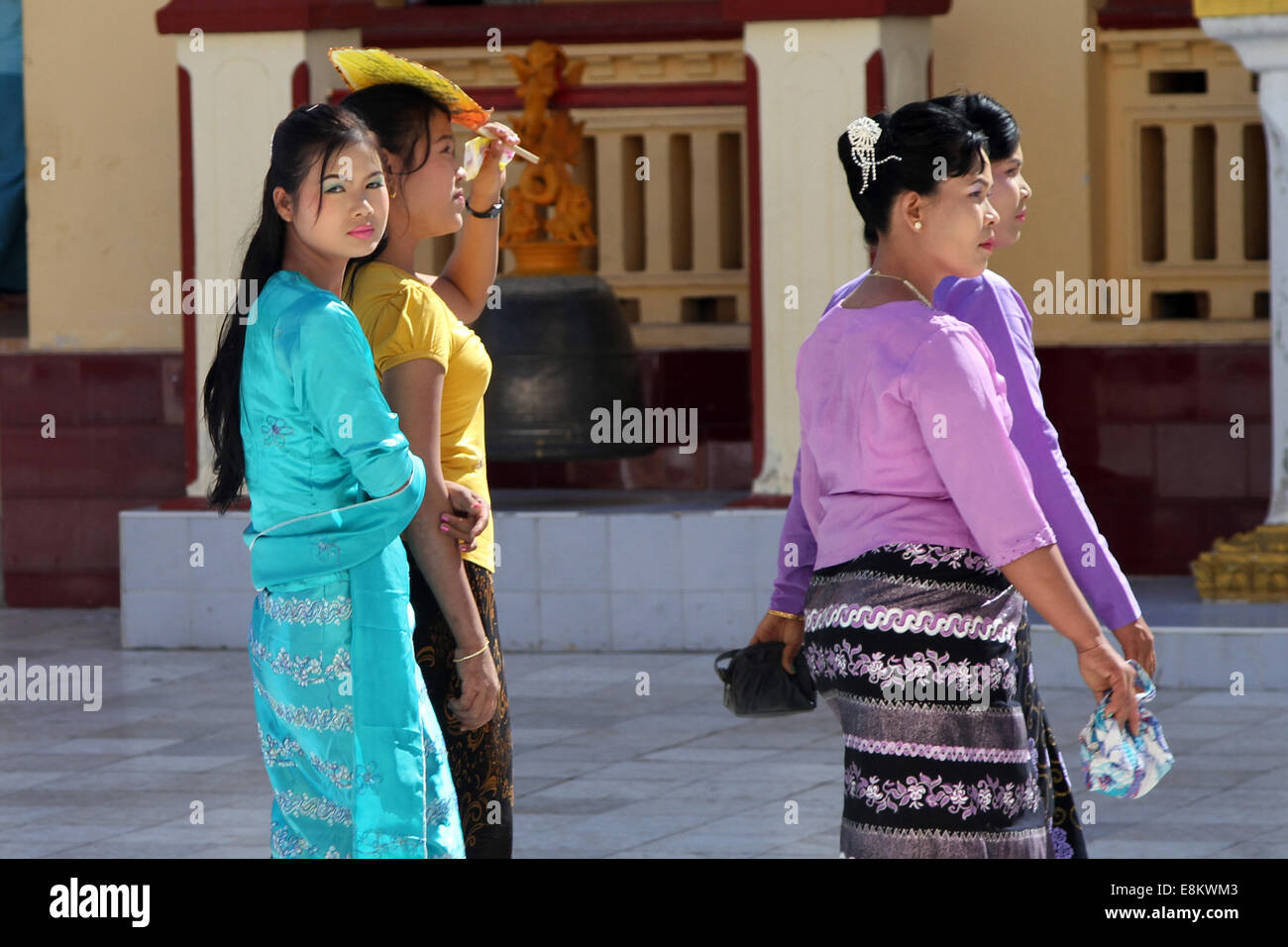 Myanmar traditional dress hi-res stock photography and images - Alamy
