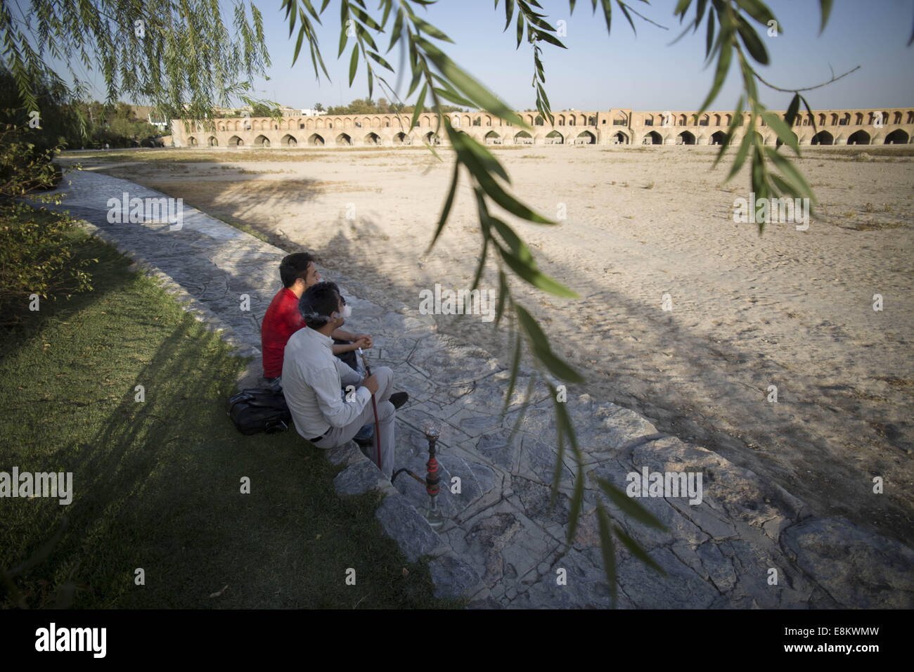Isfahan, Iran. 9th Oct, 2014. October 9, 2014 - Isfahan, Iran - Two ...