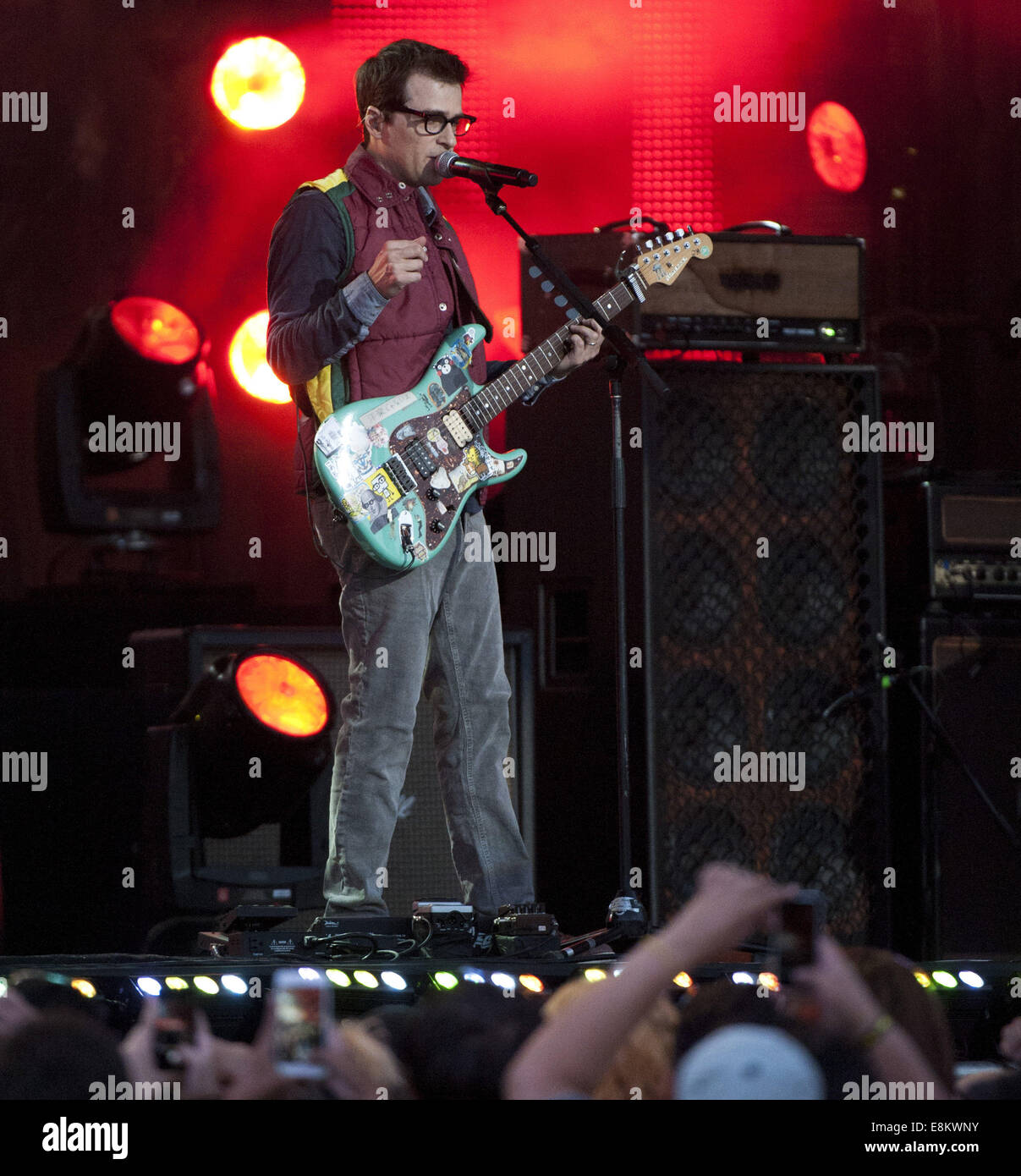 Rivers cuomo 1990s hi-res stock photography and images - Alamy