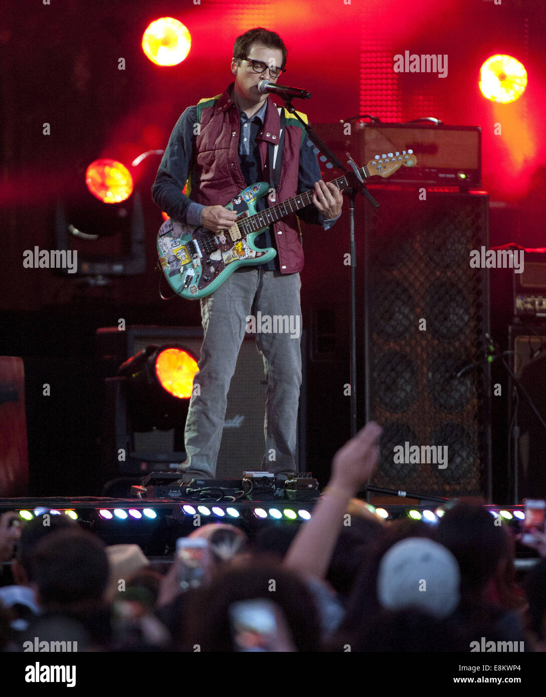 Weezer rock hi-res stock photography and images - Alamy