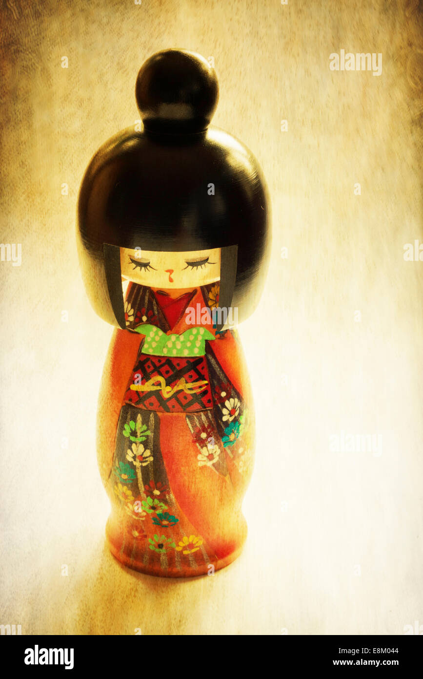 Japanese wooden dolls kokeshi hi-res stock photography and images - Alamy