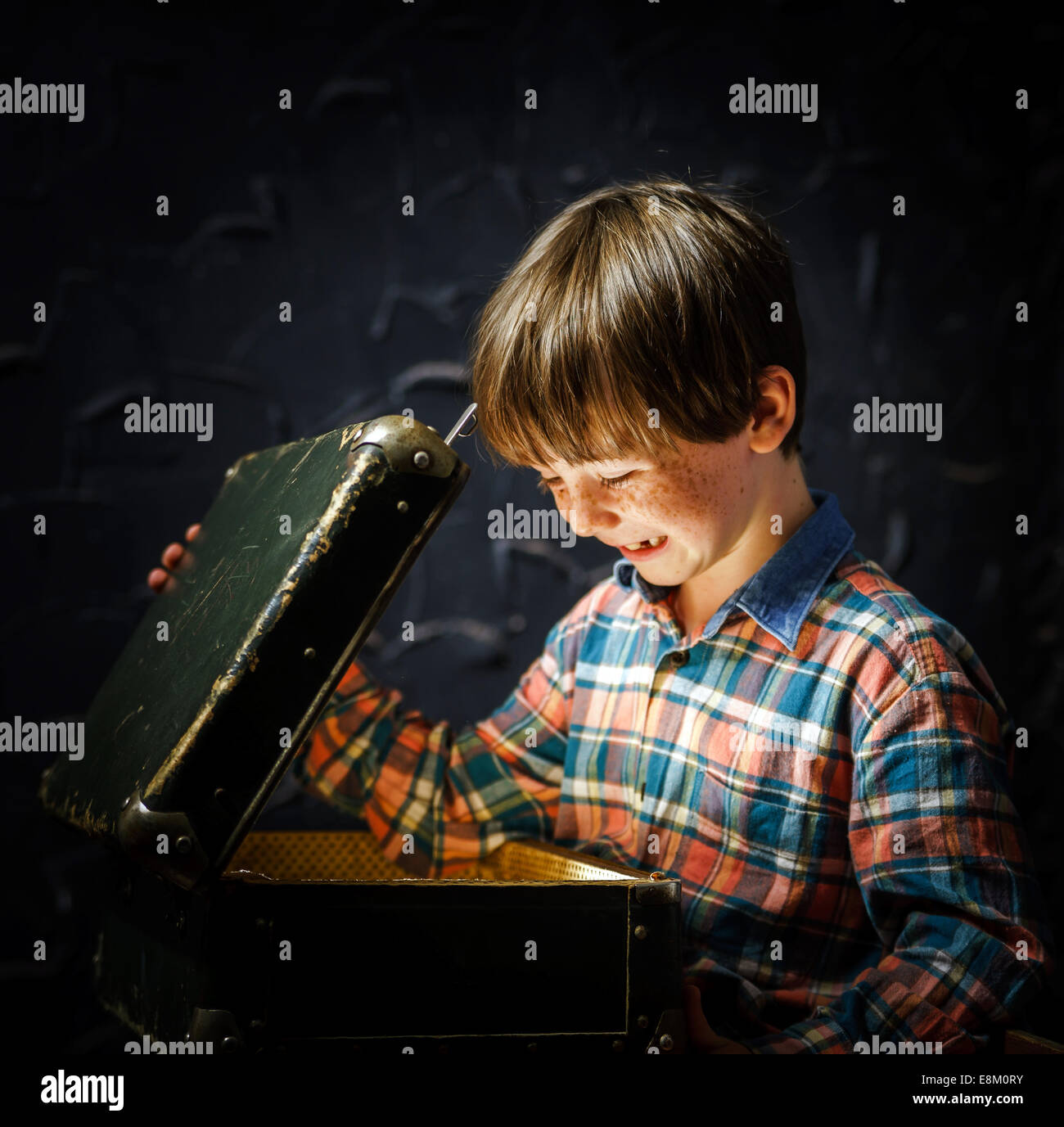 Little boy finding treasure inside a suitcase Stock Photo - Alamy
