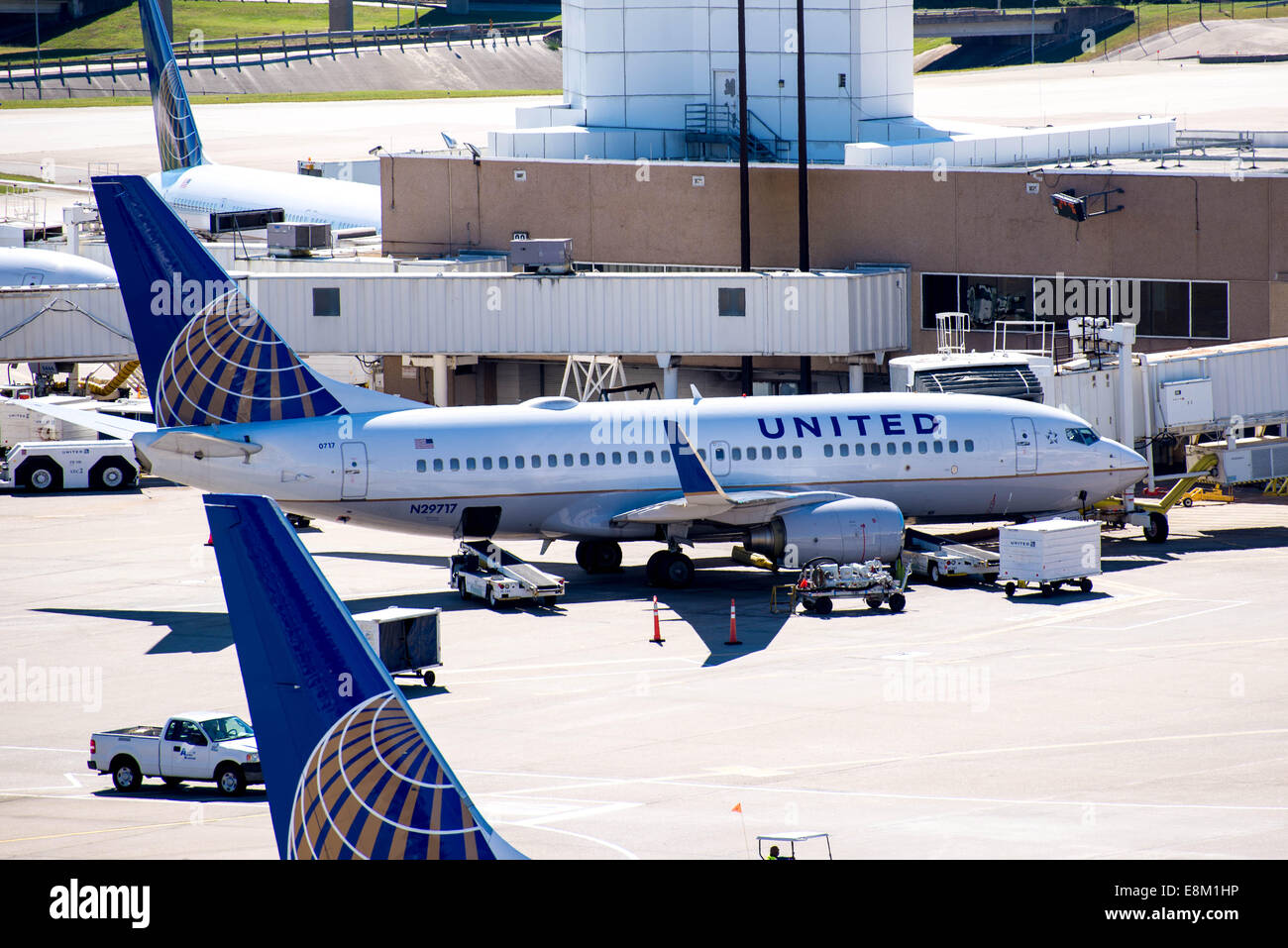 IAH, Houston Intercontinental Airport, Houston, TX, USA - airplanes on ...