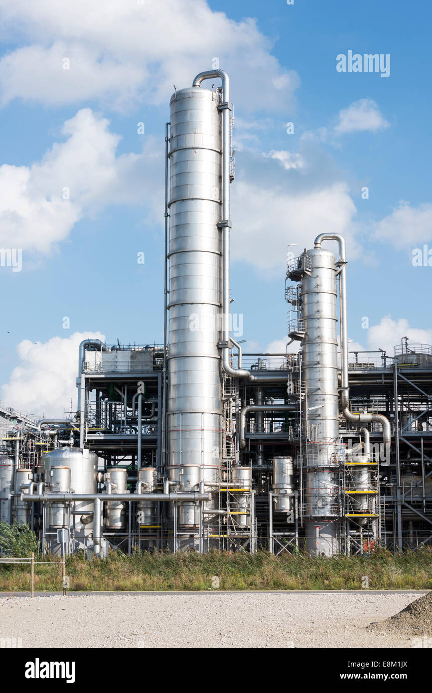 Chemical oil plant equipment petrol distillery skyline europoort near ...