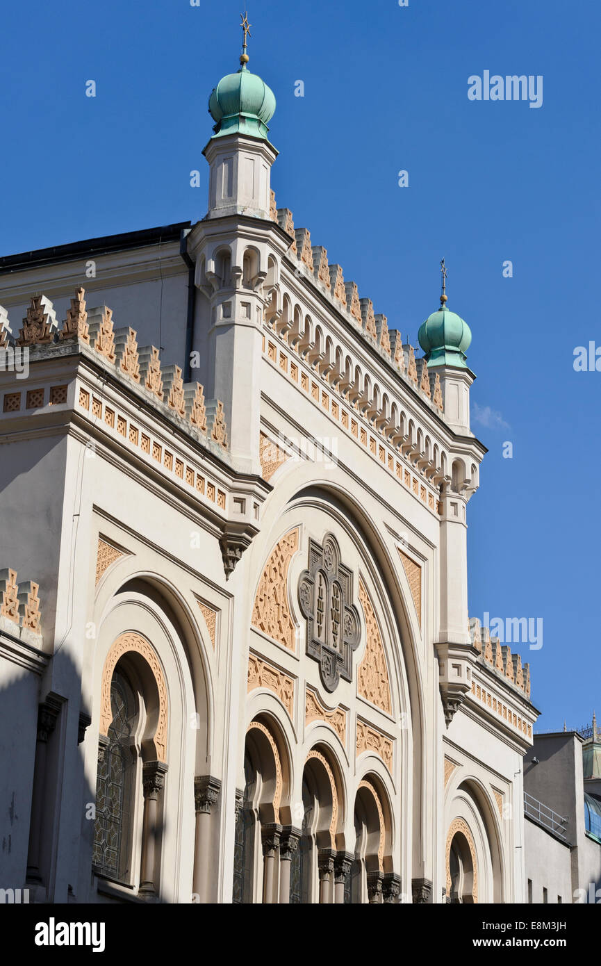 Spanish synagogue prague exterior hi-res stock photography and images ...