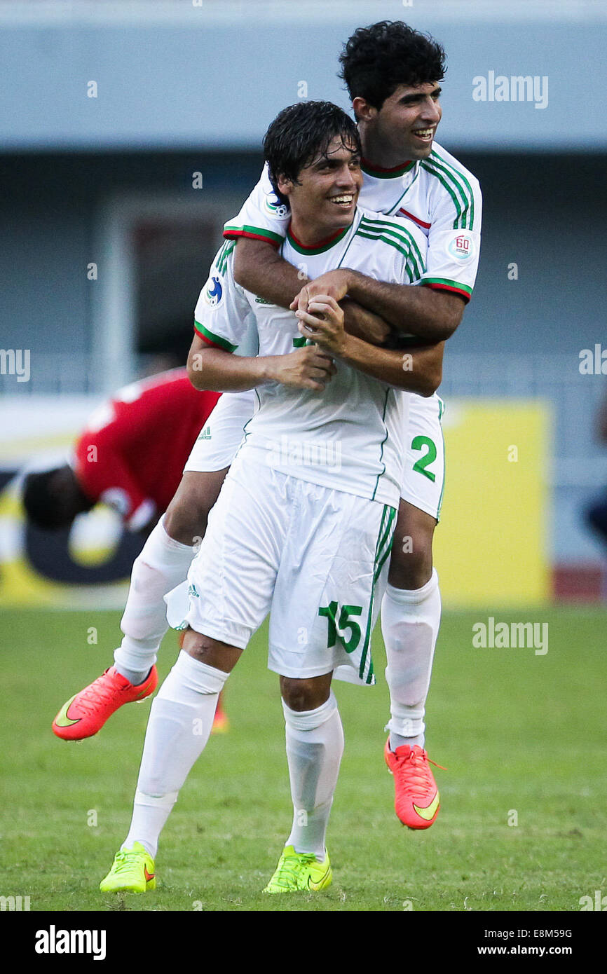 Nay Pyi Taw, Myanmar. 10th Oct, 2014. Layth Tahseen Asal (L) of Iraq ...