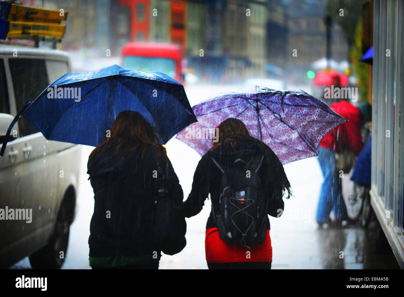 Flash rain storm hits Oxford before the sun breaks out again. Pictures ...