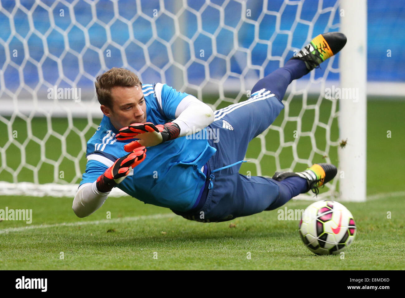 Manuel neuer germany in action hi-res stock photography and images - Alamy