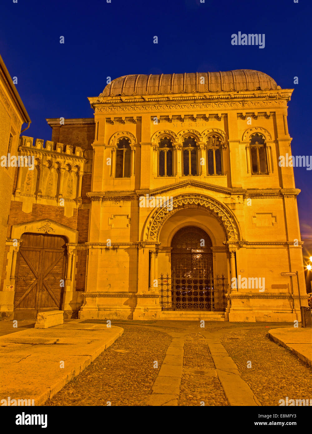 Padua - The Library in evening dusk Stock Photo - Alamy