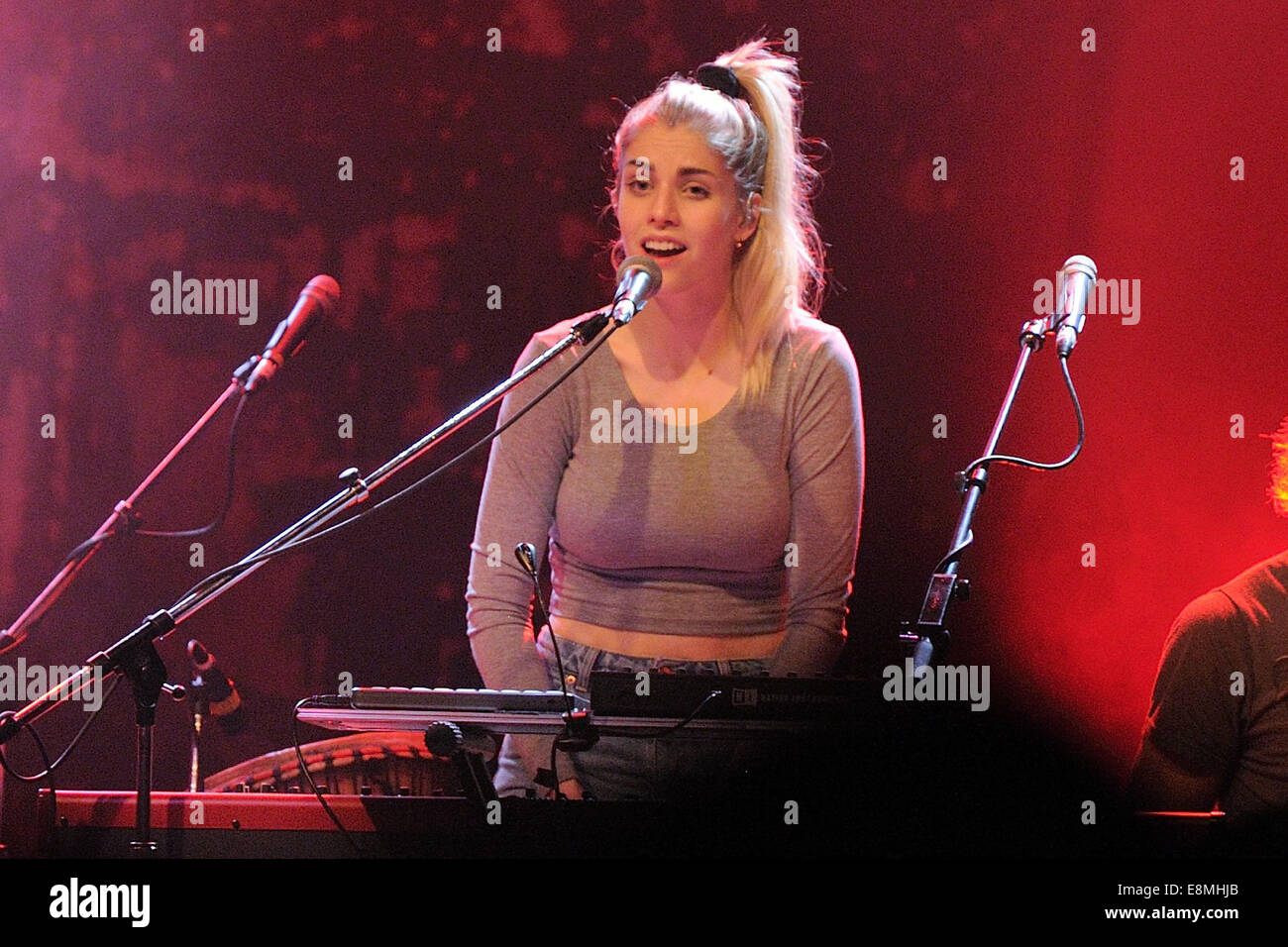 Hannah reid london grammar hi-res stock photography and images - Alamy