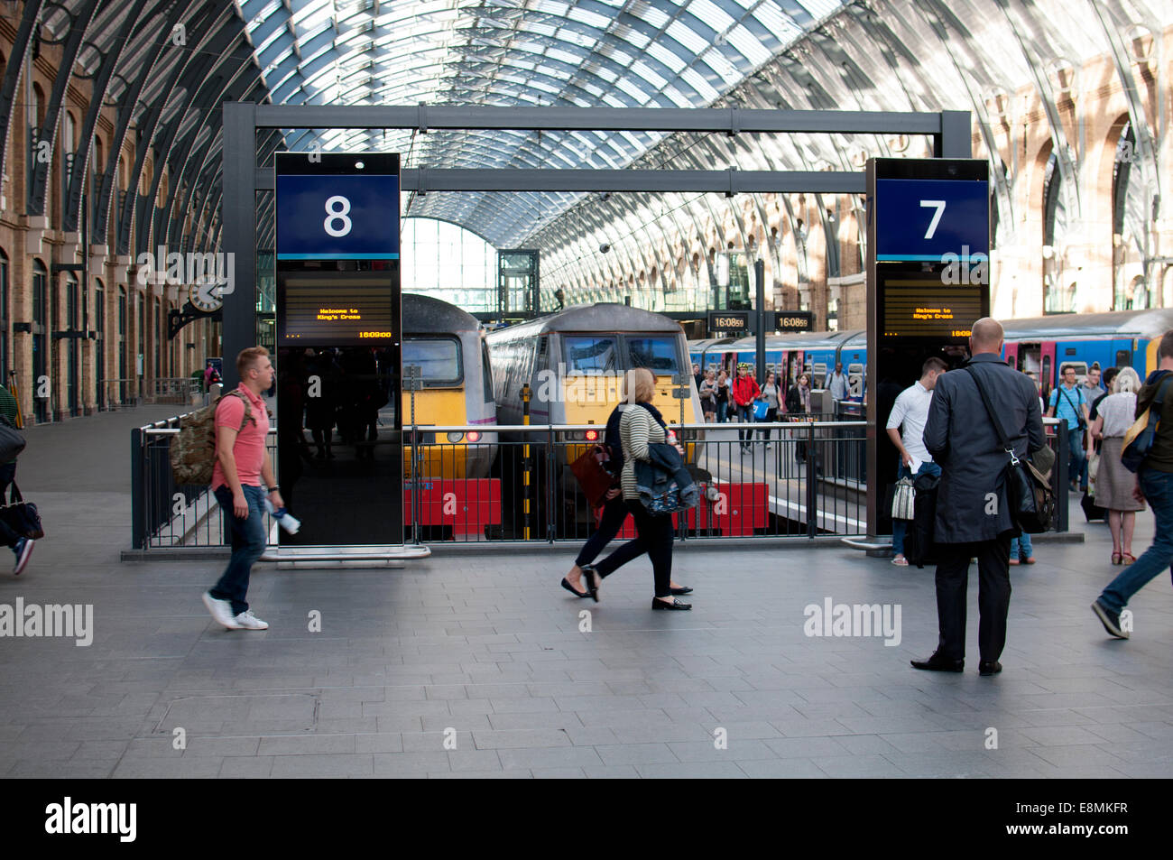 Kings cross train station interior hi-res stock photography and images ...
