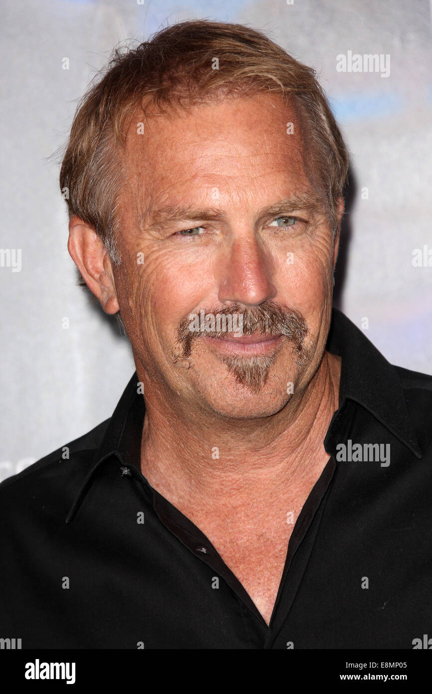 Draft Day Los Angeles Premiere At Regency Village Theatre Featuring ...