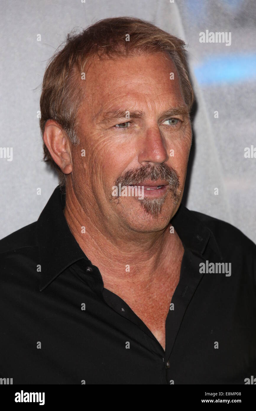 Draft Day Los Angeles Premiere At Regency Village Theatre Featuring ...