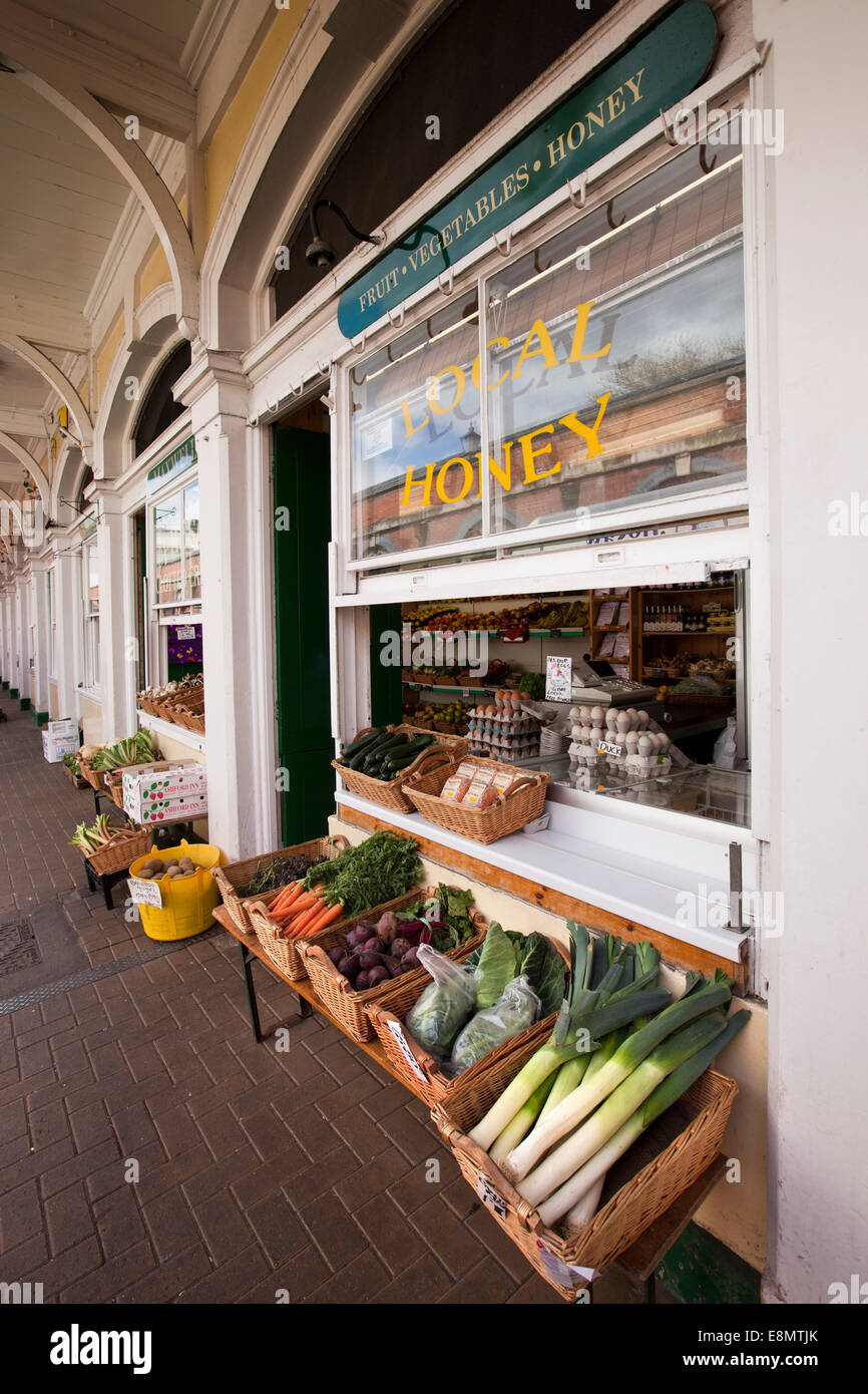 Uk green grocer exterior hi-res stock photography and images - Alamy