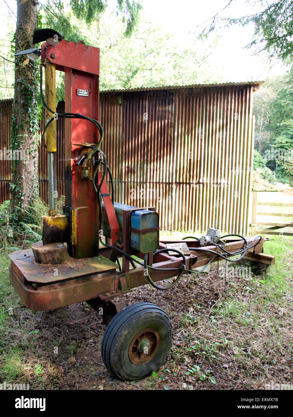 Logsplitter hi-res stock photography and images - Alamy