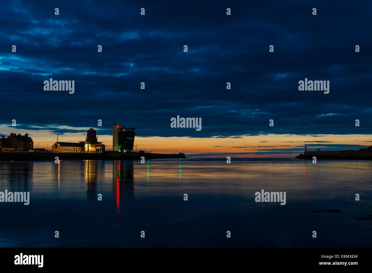 Harbor piers hi-res stock photography and images - Alamy