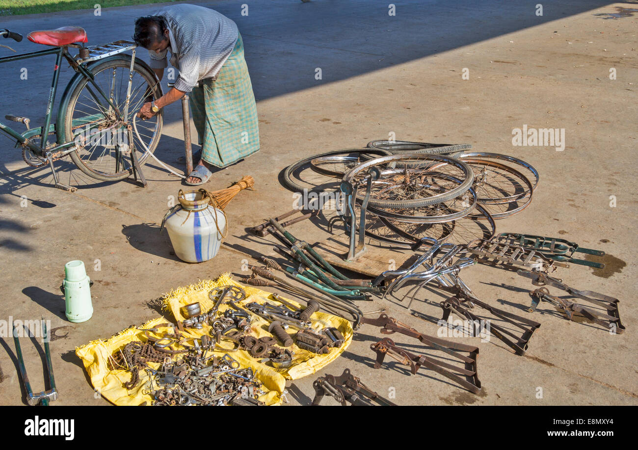 Indian cycle repair High Resolution Stock Photography and Images - Alamy