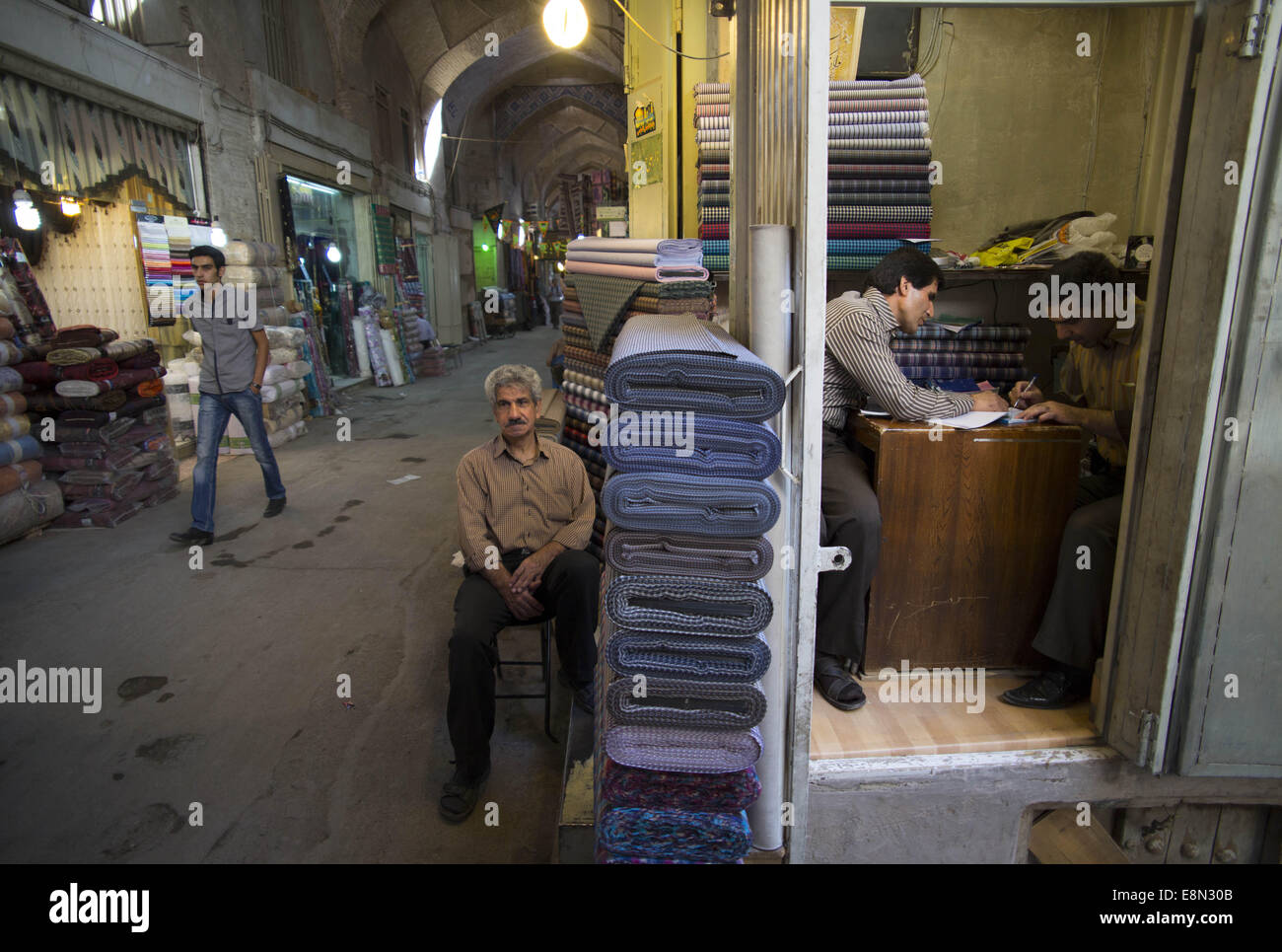 Two iranian traders hi-res stock photography and images - Alamy