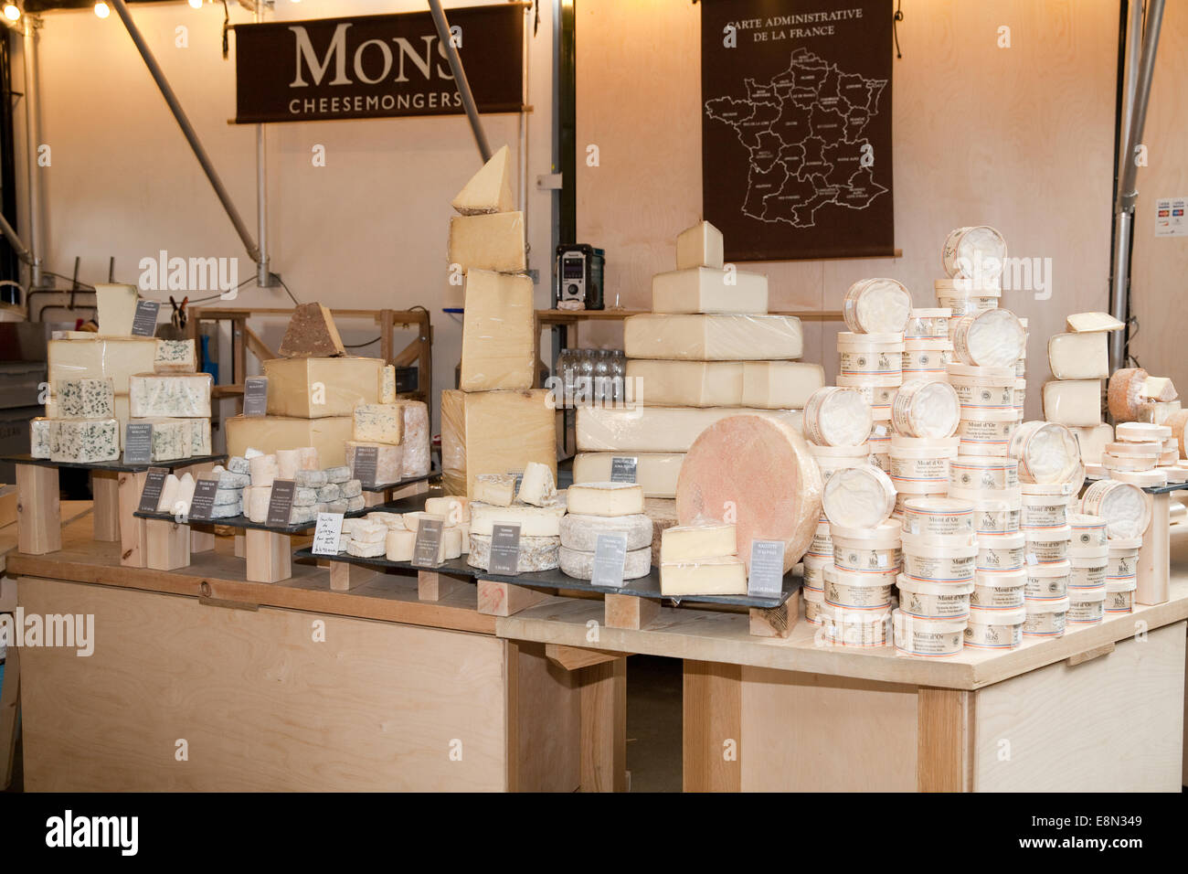 France market cheese tourists hi-res stock photography and images - Alamy