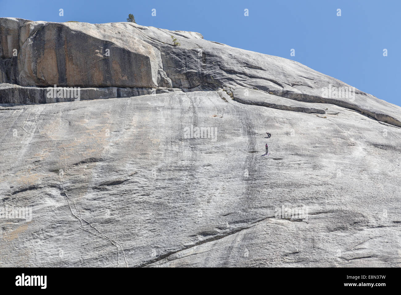 Female rock climber climbing summit hi-res stock photography and images ...
