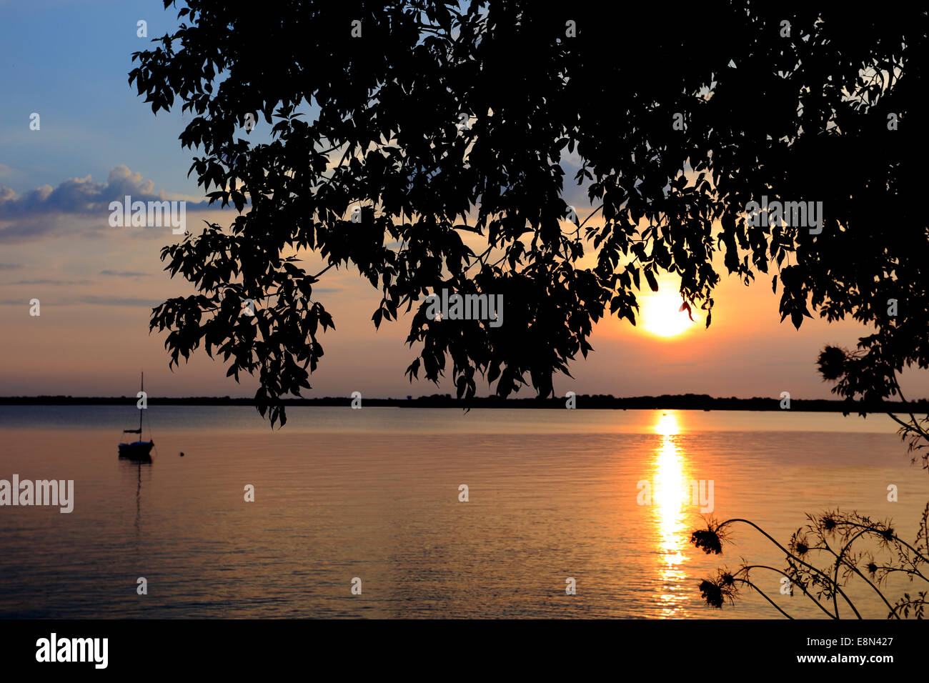 Sunset reflection on lake hi-res stock photography and images - Alamy