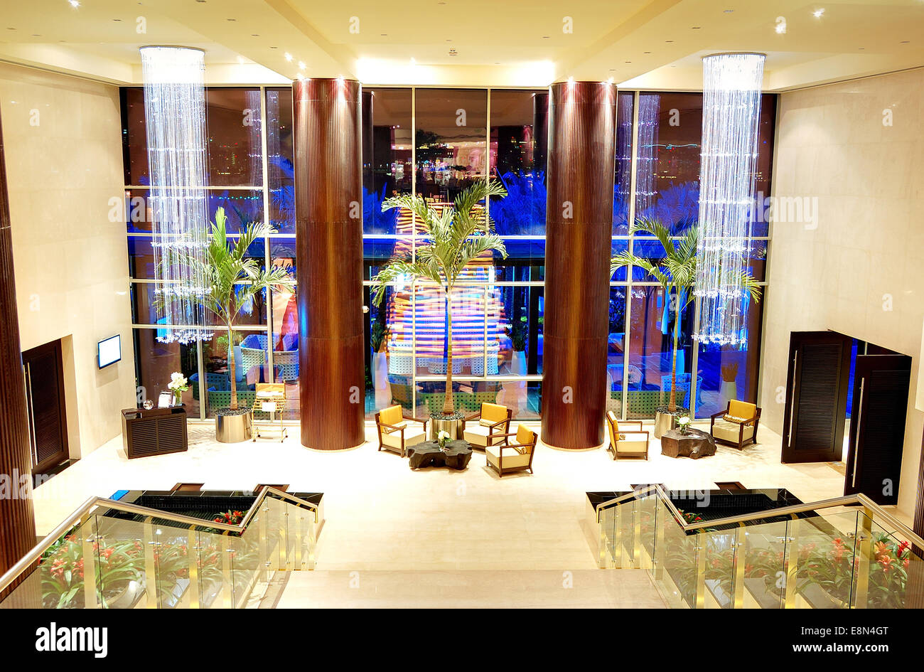 Luxury hotel lobby chairs hi-res stock photography and images - Alamy