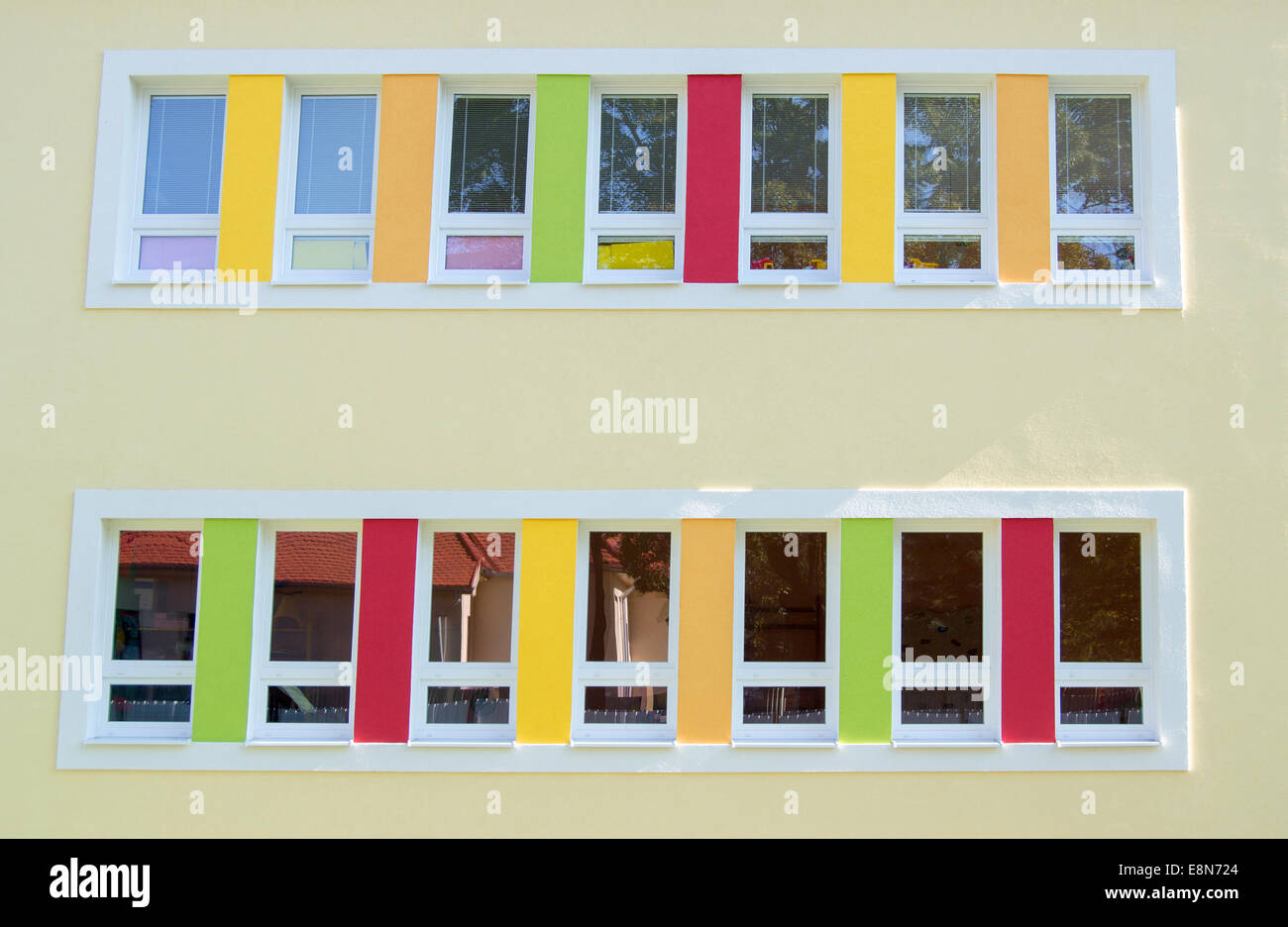 Windows elementary school building hi-res stock photography and images ...