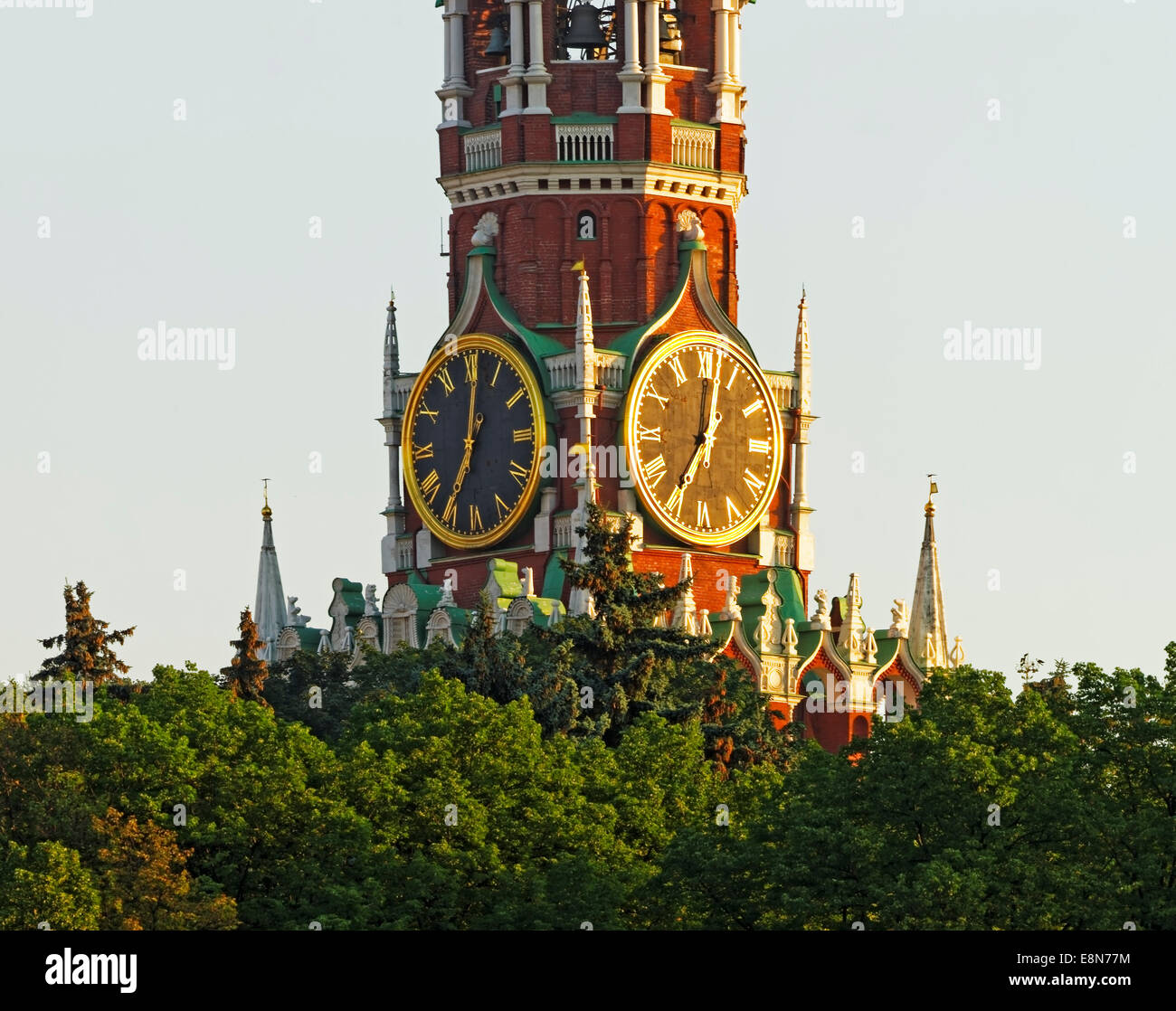 Red square clock tower hi-res stock photography and images - Alamy