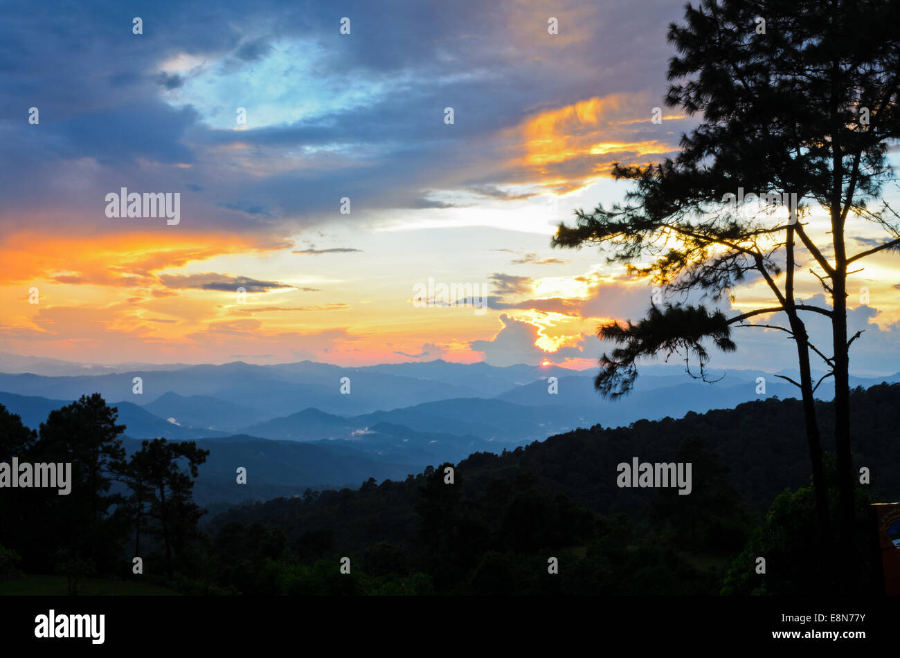 High mountain range hi-res stock photography and images - Alamy