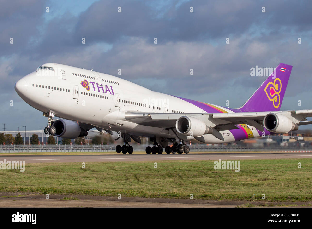 Boeing 747 thai airways take hi-res stock photography and images - Alamy