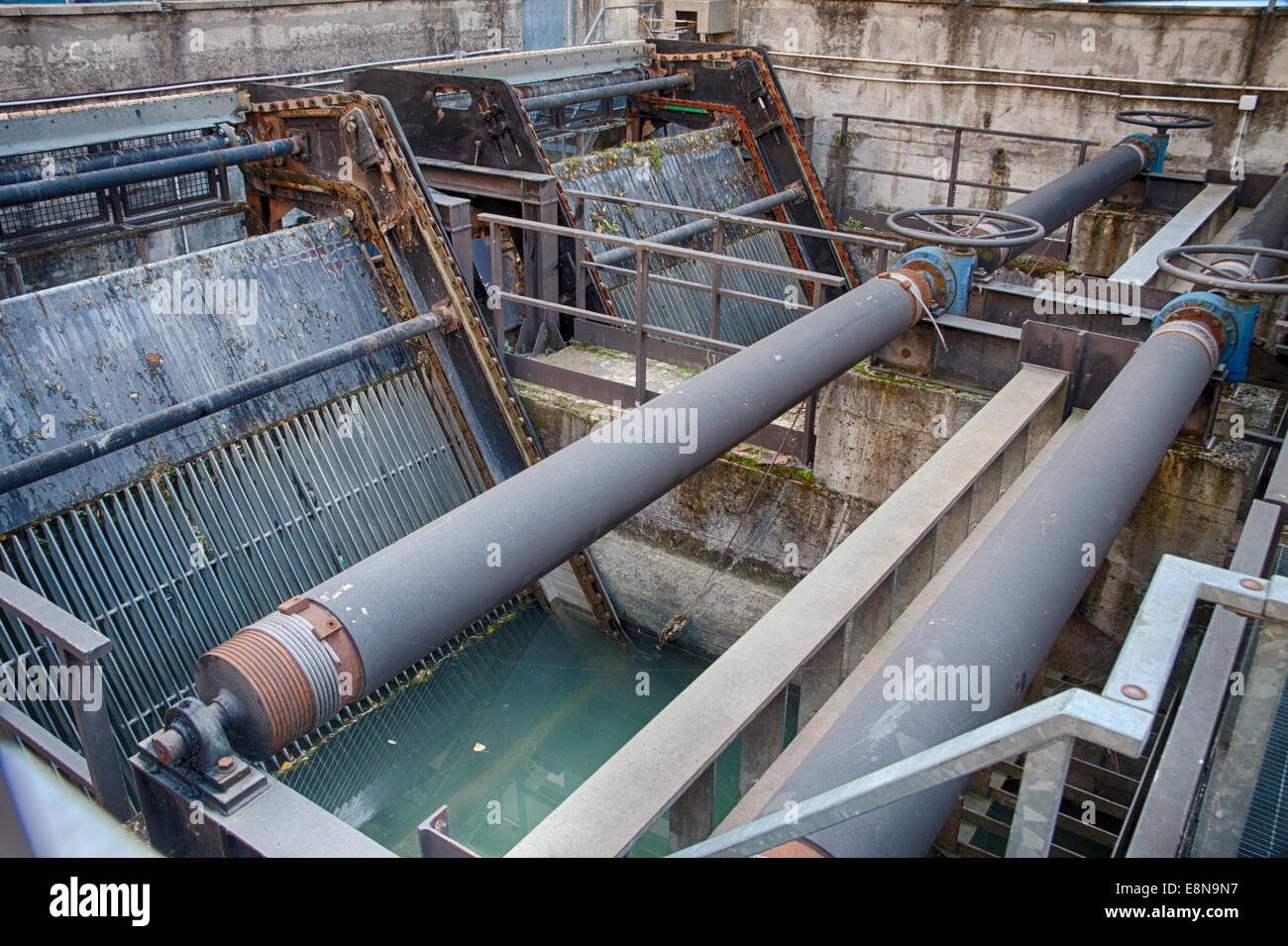 Gate valve hi-res stock photography and images - Alamy