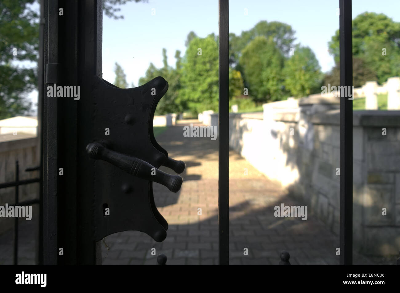 Gate Cemetery High Resolution Stock Photography and Images - Alamy