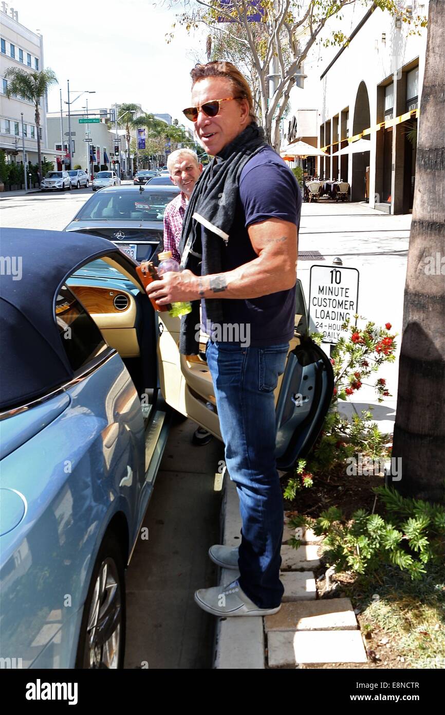 Mickey Rourke seems to be in good spirit as he arrives at his car in ...