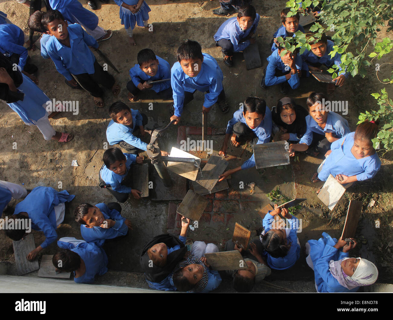 Pakistani children are pursuing their studies even without the modern ...