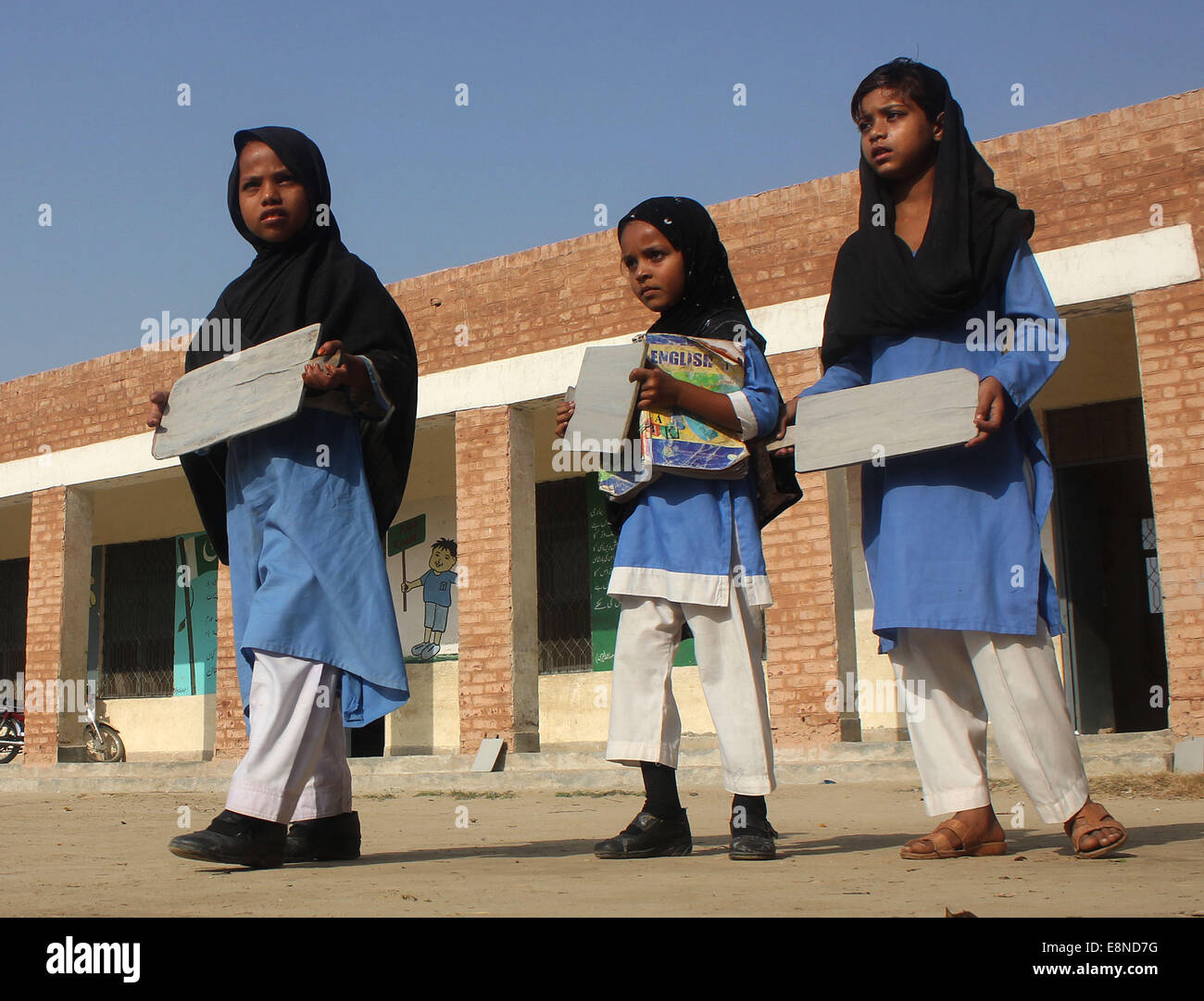 Pakistani young girls are pursuing their studies even without the ...