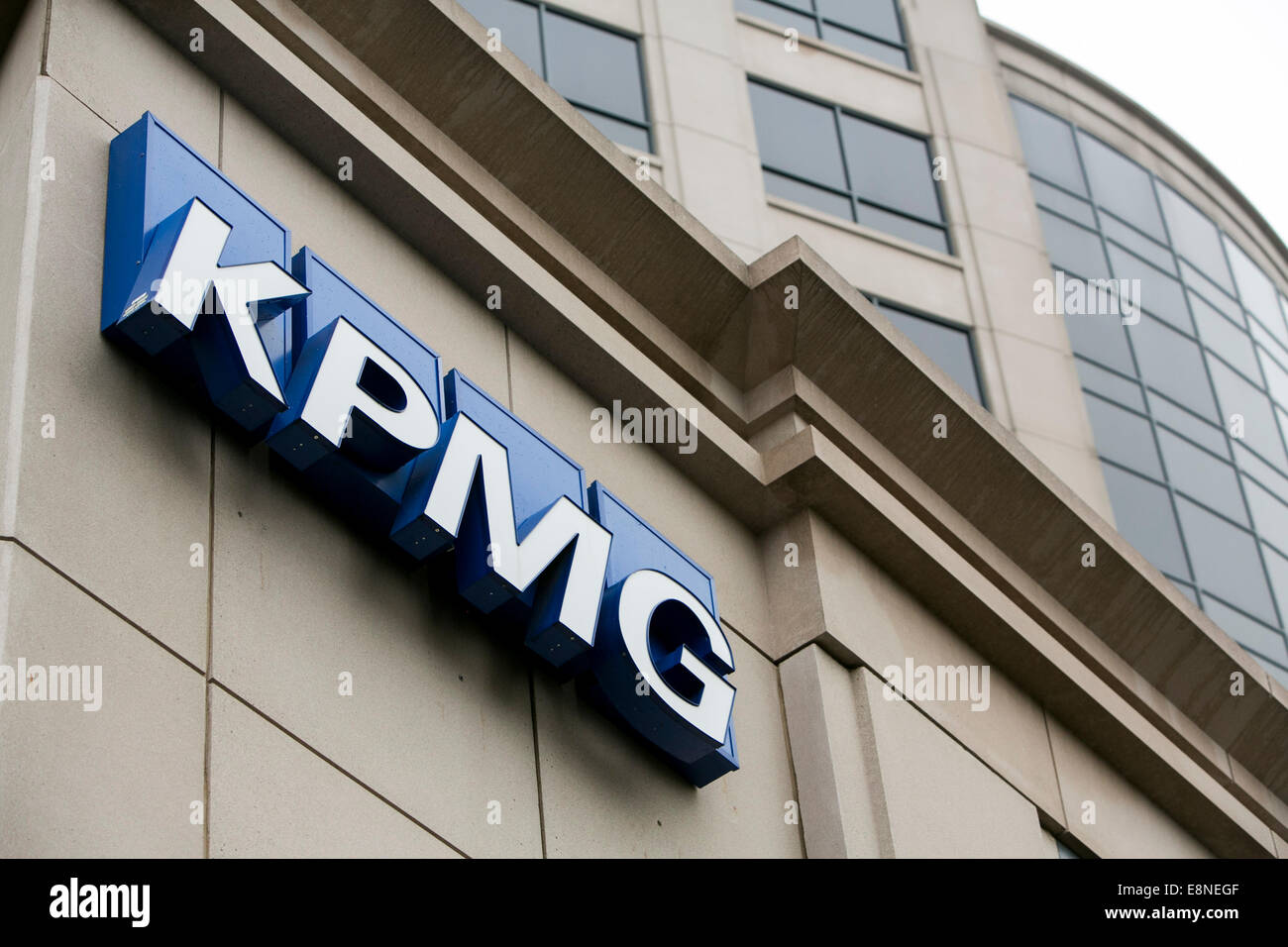Kpmg logo hi-res stock photography and images - Alamy