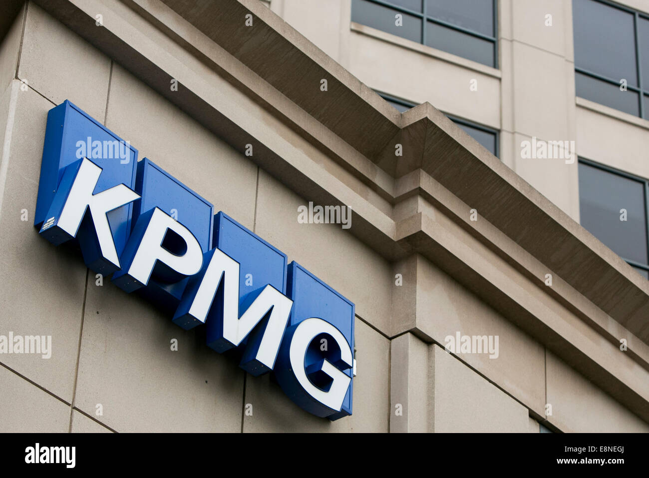 Kpmg logo hi-res stock photography and images - Alamy