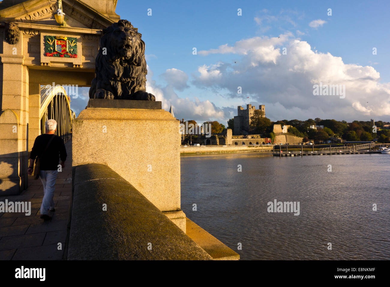 Rochester bridge hi-res stock photography and images - Alamy