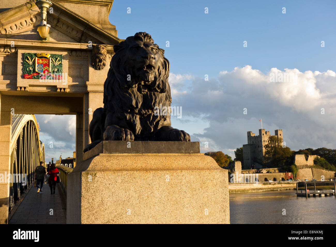 Rochester bridge hi-res stock photography and images - Alamy