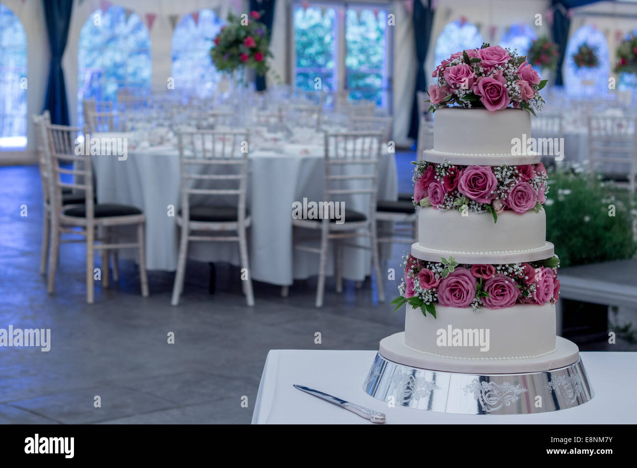 Wedding cake at reception Stock Photo - Alamy
