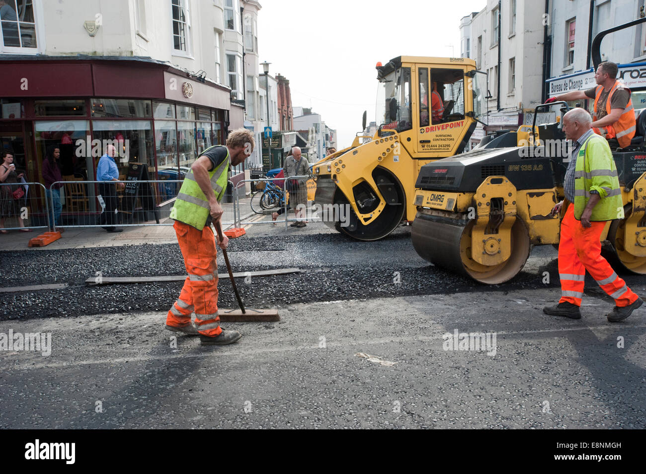 Roadworkers hi-res stock photography and images - Alamy