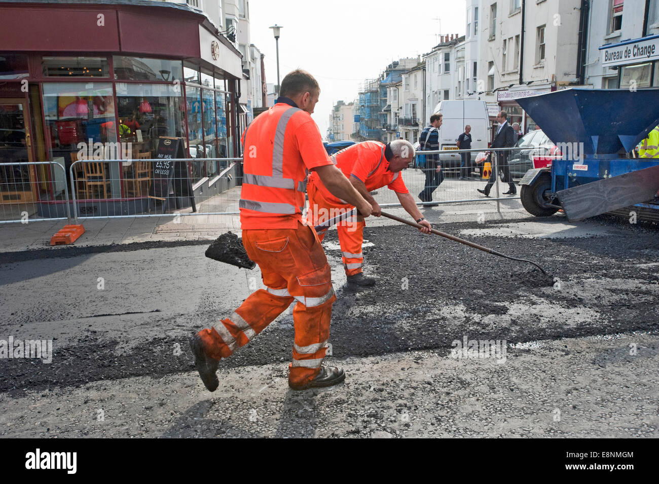 Highway workers hi-res stock photography and images - Alamy
