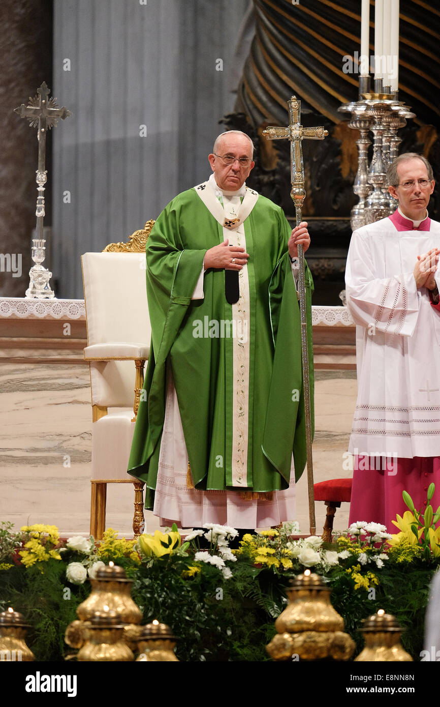 Vatican city. 12th October, 2014. Pope Francis celebrate a thanksgiving ...