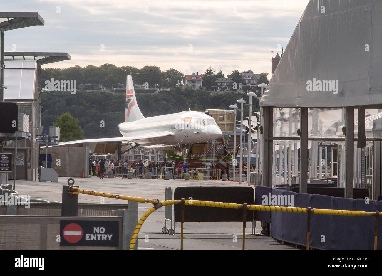 Concorde on display New York museum Hudson Stock Photo - Alamy