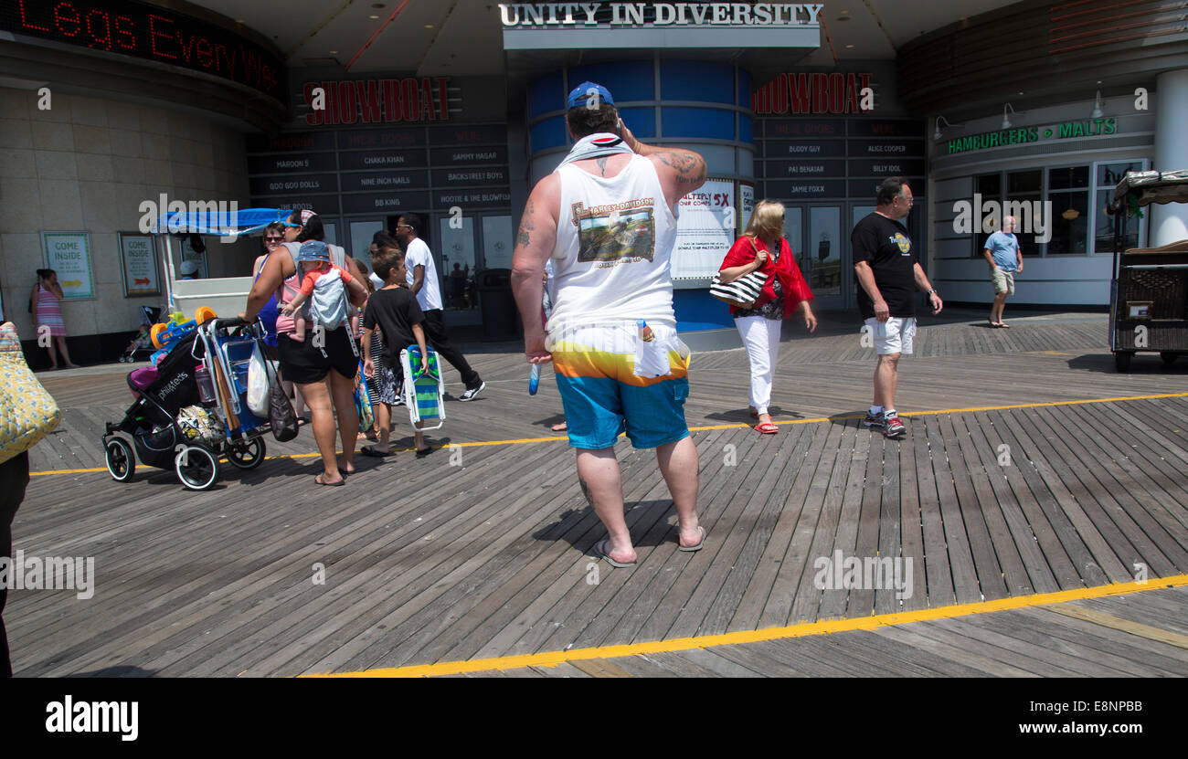 Very fat man hi-res stock photography and images - Alamy