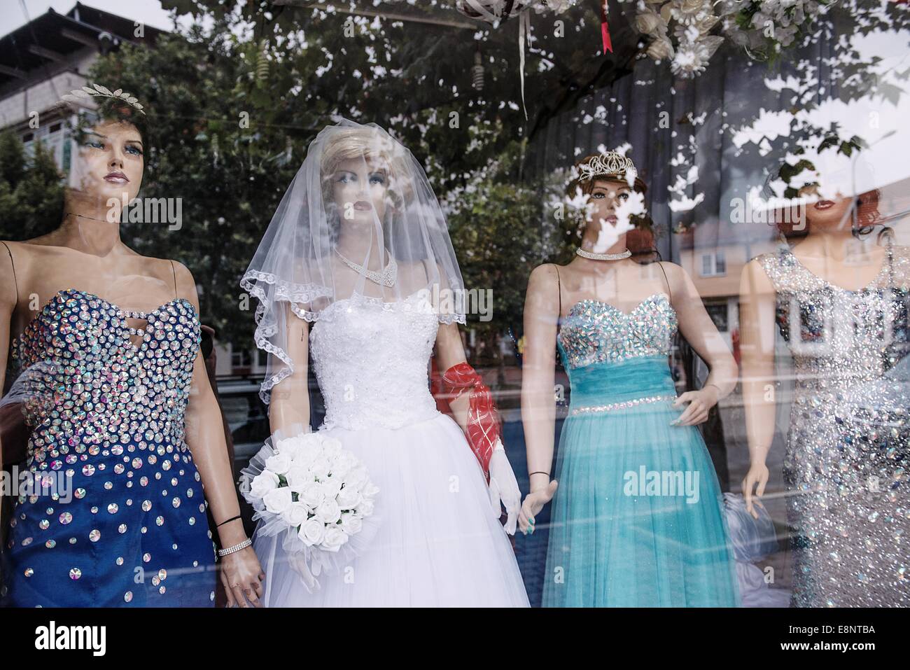 Traditional bride kosovo hi-res stock photography and images - Alamy